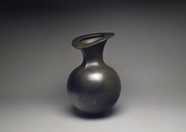 The Shifting Resonances of Magdalene Odundo’s Vessels on the Global Stage